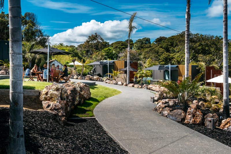 Ember Rock: Bear Cave: Visit Waiheke Holiday Houses